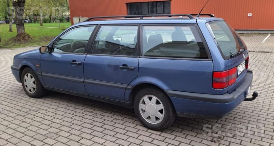 Blue Volkswagen passat-b4 1995 in Riga, with an engine capacity of 1.80 L and mileage of 275 thousand km for 990 €, photo 4 on AUTOMOTO.COM.LV