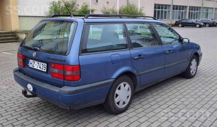 Blue Volkswagen passat-b4 1995 in Riga, with an engine capacity of 1.80 L and mileage of 275 thousand km for 990 €, photo 5 on AUTOMOTO.COM.LV