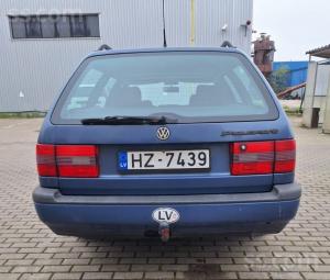 Blue Volkswagen passat-b4 1995 in Riga, with an engine capacity of 1.80 L and mileage of 275 thousand km for 990 €, photo 8 on AUTOMOTO.COM.LV