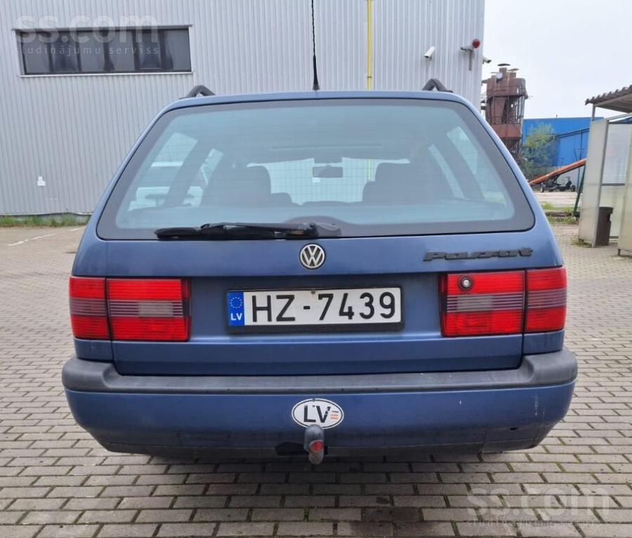 Blue Volkswagen passat-b4 1995 in Riga, with an engine capacity of 1.80 L and mileage of 275 thousand km for 990 €, photo 8 on AUTOMOTO.COM.LV