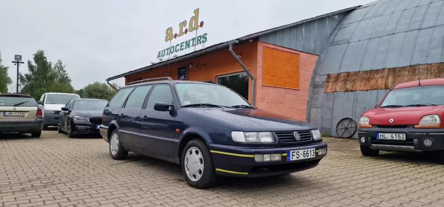 Zils Volkswagen passat-b4 1995 Valmiera, ar dzinēja tilpumu 1.60 L un nobraukumu 239 tūkst. km par 880 €, foto 1 vietnē AUTOMOTO.COM.LV