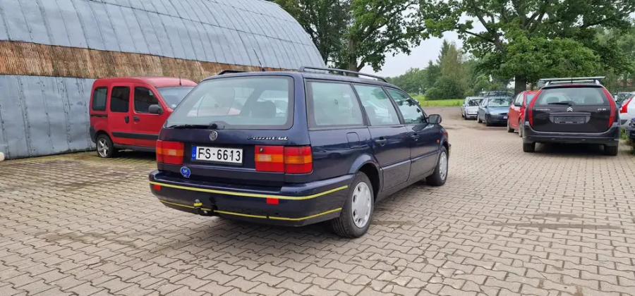 Zils Volkswagen passat-b4 1995 Valmiera, ar dzinēja tilpumu 1.60 L un nobraukumu 239 tūkst. km par 880 €, foto 4 vietnē AUTOMOTO.COM.LV