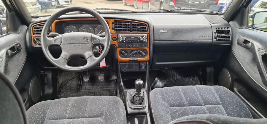 Zils Volkswagen passat-b4 1995 Valmiera, ar dzinēja tilpumu 1.60 L un nobraukumu 239 tūkst. km par 880 €, foto 8 vietnē AUTOMOTO.COM.LV