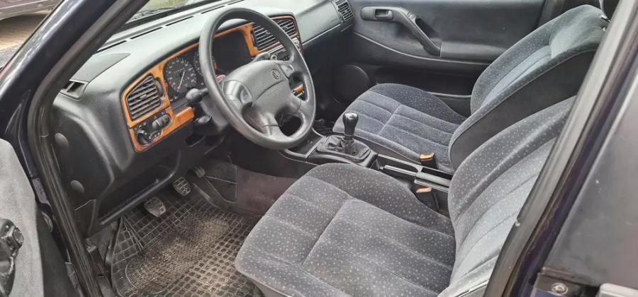 Zils Volkswagen passat-b4 1995 Valmiera, ar dzinēja tilpumu 1.60 L un nobraukumu 239 tūkst. km par 880 €, foto 9 vietnē AUTOMOTO.COM.LV
