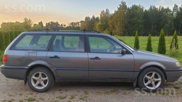 Green Volkswagen passat-b4 1995 in Kraslava, with an engine capacity of 1.80 L and mileage of 350 thousand km for 1000 €, photo 7 on AUTOMOTO.COM.LV