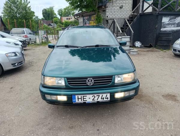 Green Volkswagen passat-b4 1996 in Rezekne, with an engine capacity of 1.60 L and mileage of 319 thousand km for 1200 €, photo 2 on AUTOMOTO.COM.LV