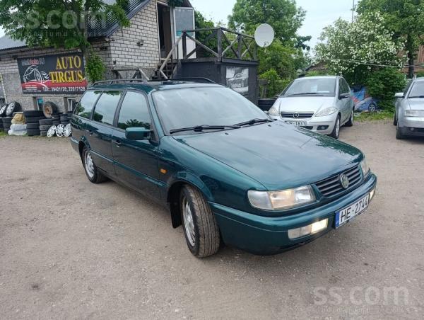 Green Volkswagen passat-b4 1996 in Rezekne, with an engine capacity of 1.60 L and mileage of 319 thousand km for 1200 €, photo 3 on AUTOMOTO.COM.LV