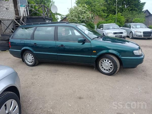 Green Volkswagen passat-b4 1996 in Rezekne, with an engine capacity of 1.60 L and mileage of 319 thousand km for 1200 €, photo 4 on AUTOMOTO.COM.LV