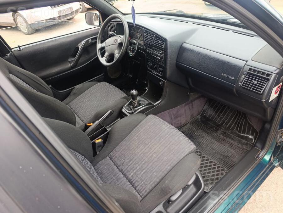 Zaļš Volkswagen passat-b4 1996 Rēzekne, ar dzinēja tilpumu 1.60 L un nobraukumu 319 tūkst. km par 1200 €, foto 10 vietnē AUTOMOTO.COM.LV