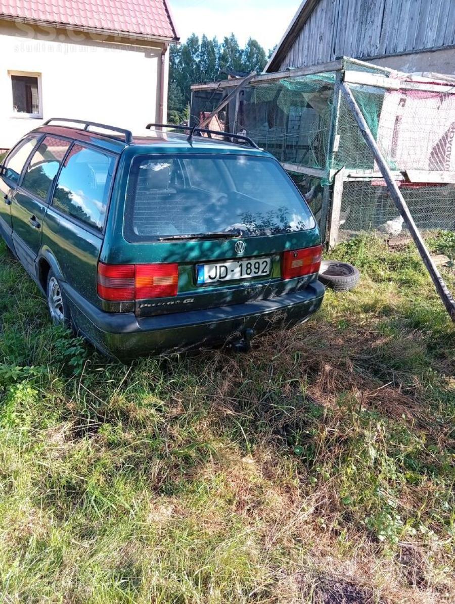 Zaļš Volkswagen passat-b4 1996 Jēkabpils, ar dzinēja tilpumu 1.80 L un nobraukumu 400 tūkst. km par 650 €, foto 4 vietnē AUTOMOTO.COM.LV