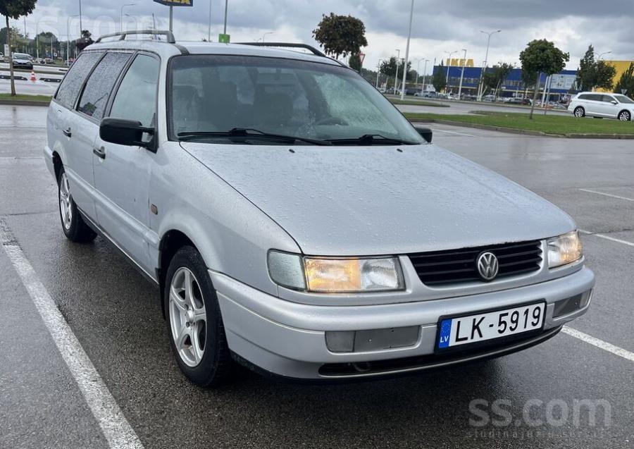 Pelēks Volkswagen passat-b4 1995 Rīga, ar dzinēja tilpumu 1.90 L un nobraukumu 389 tūkst. km par 1000 €, foto 1 vietnē AUTOMOTO.COM.LV