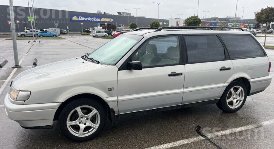 Pelēks Volkswagen passat-b4 1995 Rīga, ar dzinēja tilpumu 1.90 L un nobraukumu 389 tūkst. km par 1000 €, foto 4 vietnē AUTOMOTO.COM.LV