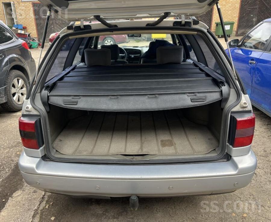 Pelēks Volkswagen passat-b4 1995 Rīga, ar dzinēja tilpumu 1.90 L un nobraukumu 389 tūkst. km par 1000 €, foto 7 vietnē AUTOMOTO.COM.LV