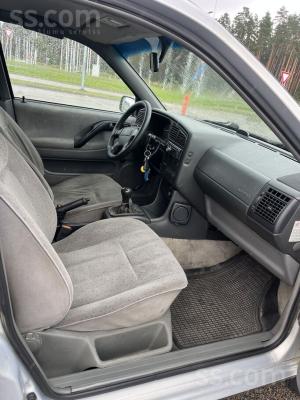 Pelēks Volkswagen passat-b4 1995 Rīga, ar dzinēja tilpumu 1.90 L un nobraukumu 389 tūkst. km par 1000 €, foto 8 vietnē AUTOMOTO.COM.LV
