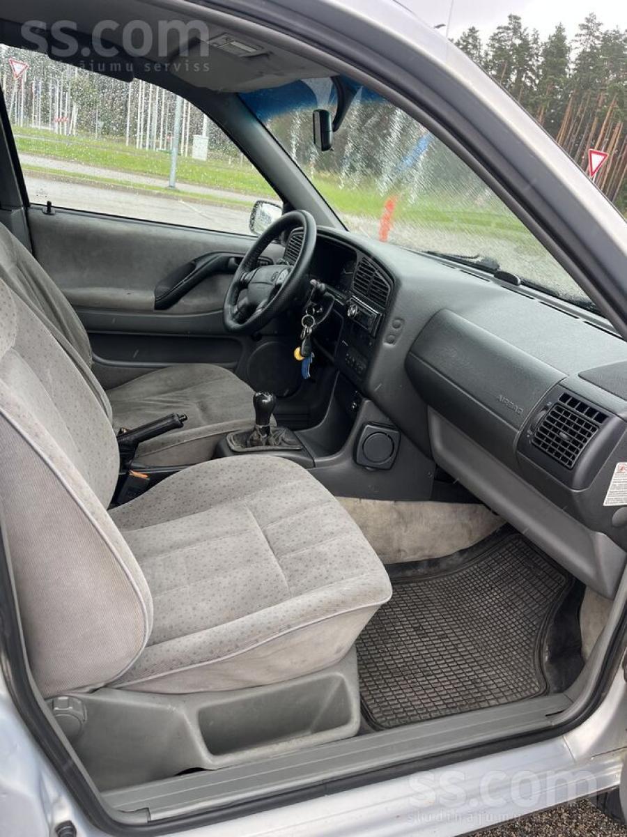 Pelēks Volkswagen passat-b4 1995 Rīga, ar dzinēja tilpumu 1.90 L un nobraukumu 389 tūkst. km par 1000 €, foto 8 vietnē AUTOMOTO.COM.LV