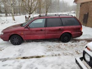 Red Volkswagen passat-b4 1994 in Rezekne, with an engine capacity of 1.80 L and mileage of 258 thousand km for 1000 €, photo 2 on AUTOMOTO.COM.LV