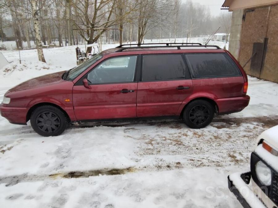 Red Volkswagen passat-b4 1994 in Rezekne, with an engine capacity of 1.80 L and mileage of 258 thousand km for 1000 €, photo 2 on AUTOMOTO.COM.LV