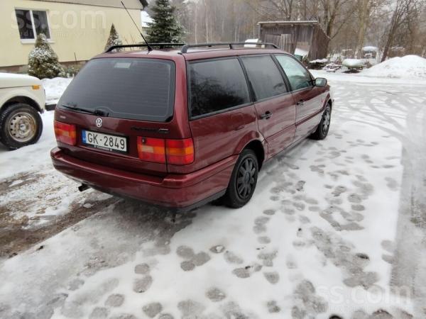 Sarkans Volkswagen passat-b4 1994 Rēzekne, ar dzinēja tilpumu 1.80 L un nobraukumu 258 tūkst. km par 1000 €, foto 3 vietnē AUTOMOTO.COM.LV