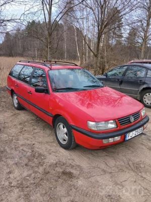 Sarkans Volkswagen passat-b4 1994 Daugavpils, ar dzinēja tilpumu 1.80 L un nobraukumu 222 tūkst. km par 650 €, foto  vietnē AUTOMOTO.COM.LV
