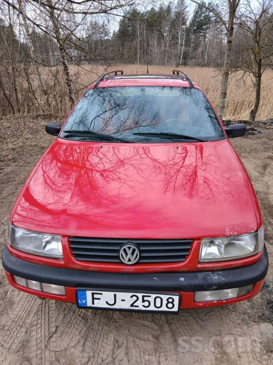 Красный Фольксваген Пассат Б4 1994 в Даугавпилс, объемом двигателя 1.80 л и пробегом 222 тыс. км за 650 €, фото 3 на AUTOMOTO.COM.LV