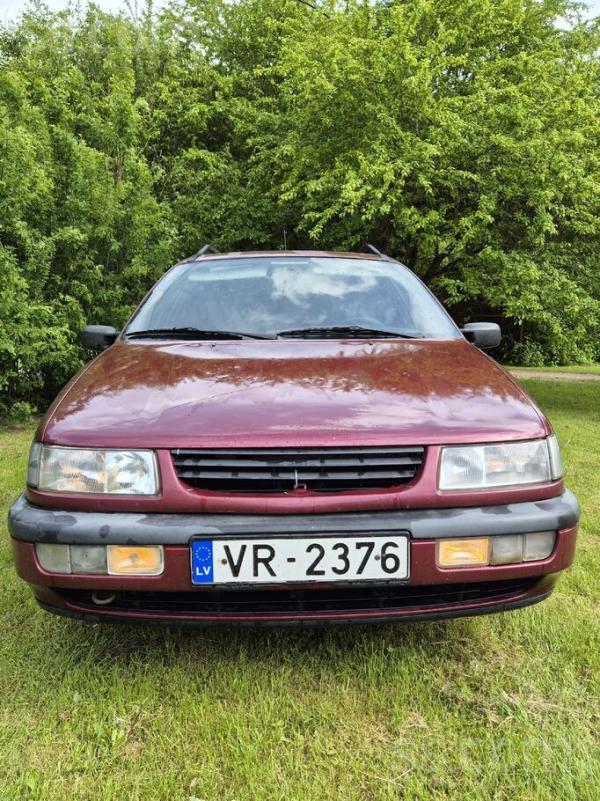 Red Volkswagen passat-b4 1995 in Kraslava, with an engine capacity of 1.90 L and mileage of 443 thousand km for 1250 €, photo 1 on AUTOMOTO.COM.LV