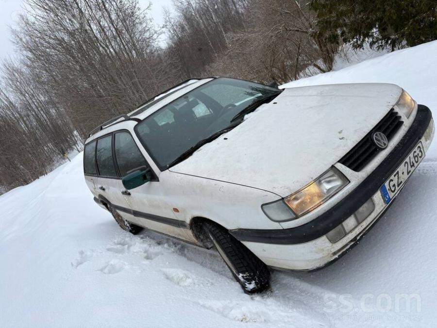 Белый Фольксваген Пассат Б4 1994 в Гулбене, объемом двигателя 1.90 л и пробегом 308 тыс. км за 880 €, фото 5 на AUTOMOTO.COM.LV
