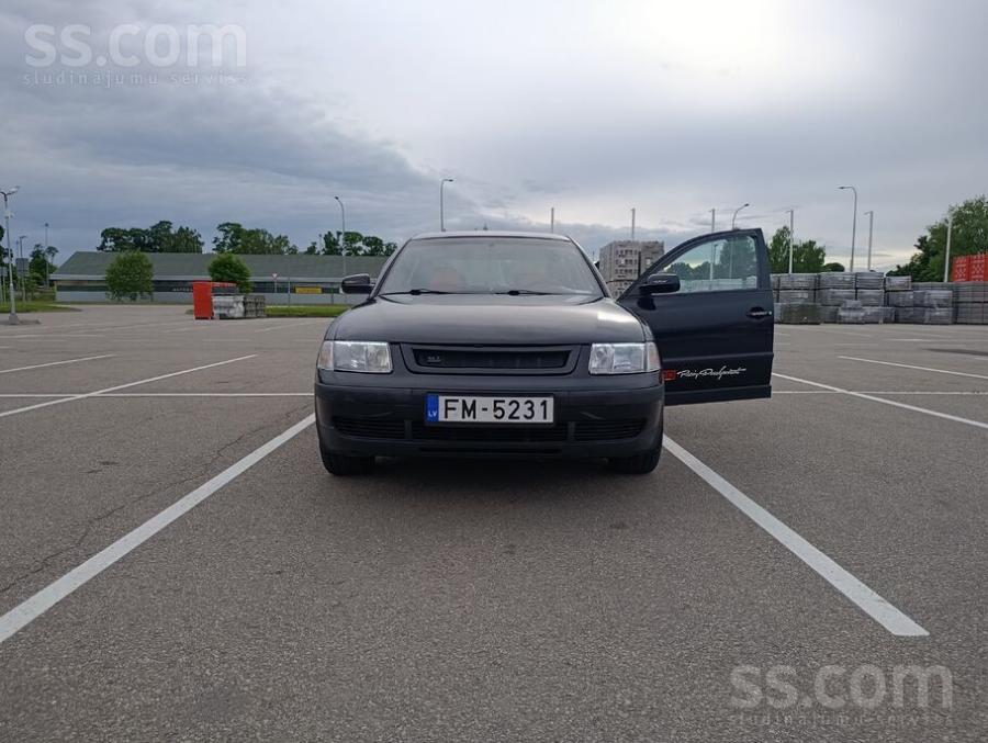 Black Volkswagen Passat B5 1997 in Daugavpils, with an engine capacity of 1.60 L and mileage of 396 thousand km for 1350 €, photo 1 on AUTOMOTO.COM.LV