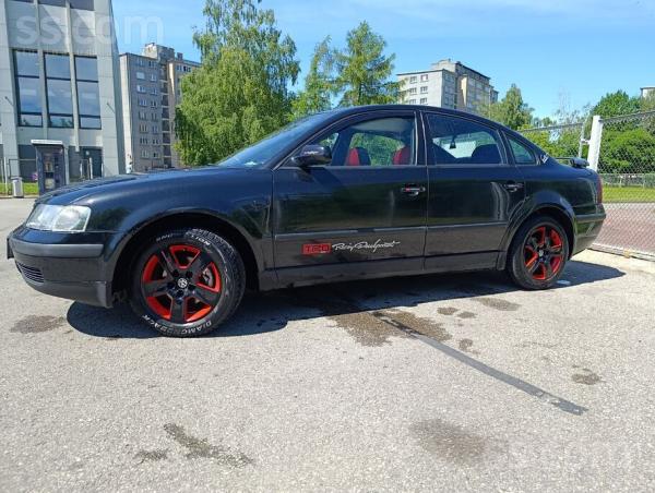 Black Volkswagen Passat B5 1997 in Daugavpils, with an engine capacity of 1.60 L and mileage of 396 thousand km for 1000 €, photo 1 on AUTOMOTO.COM.LV