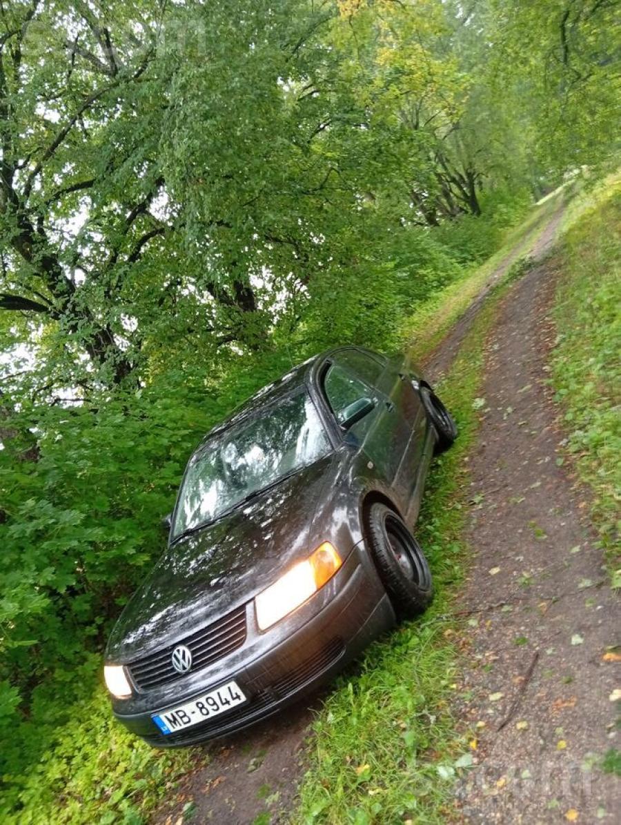 Melns Volkswagen Passat B5 1997 Kuldīga, ar dzinēja tilpumu 1.90 L un nobraukumu 412 tūkst. km par 1300 €, foto 3 vietnē AUTOMOTO.COM.LV