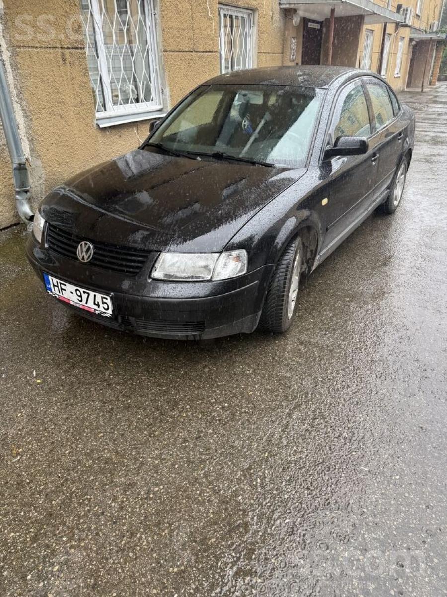 Melns Volkswagen Passat B5 1999 Daugavpils, ar dzinēja tilpumu 1.90 L un nobraukumu 246 tūkst. km par 1500 €, foto 1 vietnē AUTOMOTO.COM.LV