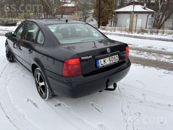 Black Volkswagen Passat B5 2000 in Valmiera, with an engine capacity of 1.90 L and mileage of 305 thousand km for 1050 €, photo 4 on AUTOMOTO.COM.LV