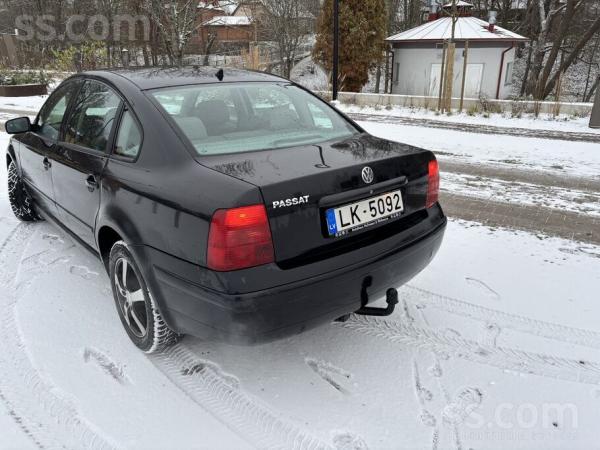 Black Volkswagen Passat B5 2000 in Valmiera, with an engine capacity of 1.90 L and mileage of 305 thousand km for 1050 €, photo 5 on AUTOMOTO.COM.LV