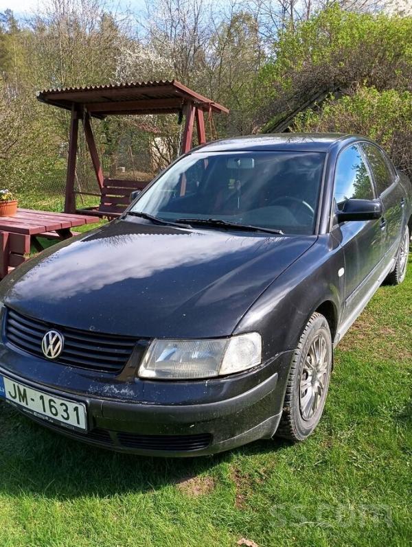 Black Volkswagen Passat B5 2000 in Cesis, with an engine capacity of 1.90 L and mileage of 401 thousand km for 450 €, photo 2 on AUTOMOTO.COM.LV