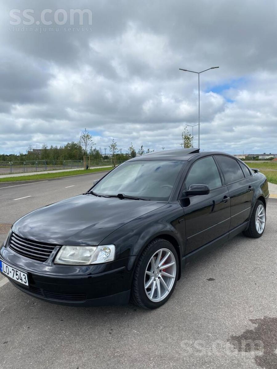 Melns Volkswagen Passat B5 2000 Liepāja, ar dzinēja tilpumu 2.80 L un nobraukumu 362 tūkst. km par 2200 €, foto 1 vietnē AUTOMOTO.COM.LV
