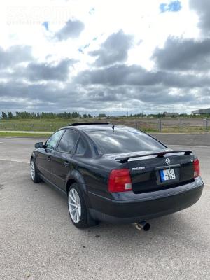Melns Volkswagen Passat B5 2000 Liepāja, ar dzinēja tilpumu 2.80 L un nobraukumu 362 tūkst. km par 2200 €, foto 3 vietnē AUTOMOTO.COM.LV