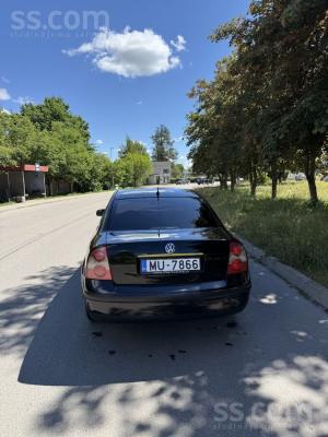 Черный Фольксваген Пассат Б5 2001 в Лиепая, объемом двигателя 1.90 л и пробегом 351 тыс. км за 890 €, фото 3 на AUTOMOTO.COM.LV