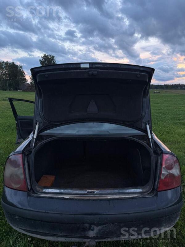 Black Volkswagen Passat B5 2003 in Balvi, with an engine capacity of 1.90 L and mileage of 388 thousand km for 1100 €, photo 9 on AUTOMOTO.COM.LV