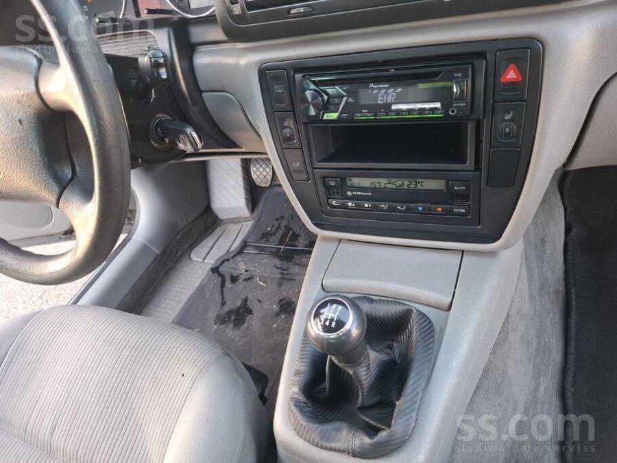 Черный Фольксваген Пассат Б5 2003 в Даугавпилс, объемом двигателя 1.90 л и пробегом 292 тыс. км за 870 €, фото 12 на AUTOMOTO.COM.LV