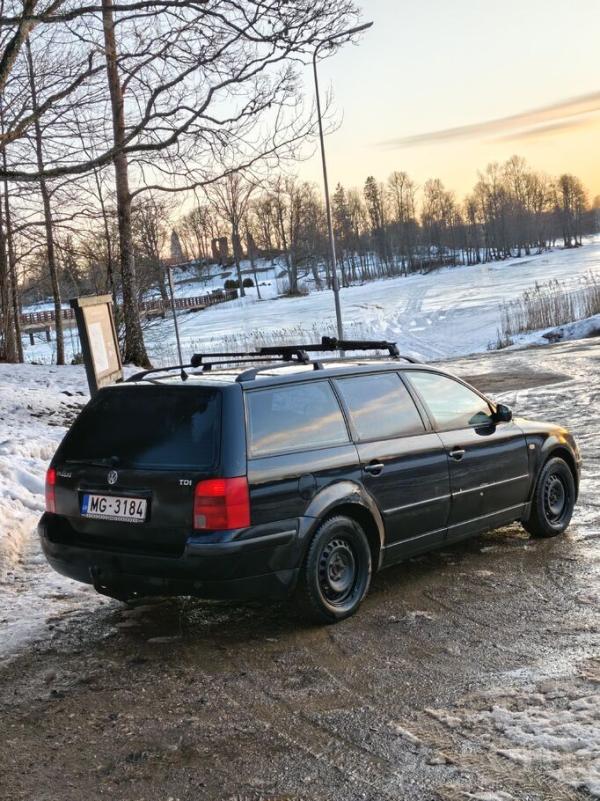 Melns Volkswagen Passat B5 1998 Alūksne, ar dzinēja tilpumu 1.90 L un nobraukumu 414 tūkst. km par 1100 €, foto 3 vietnē AUTOMOTO.COM.LV
