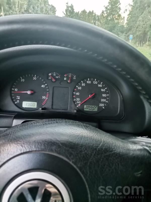 Melns Volkswagen Passat B5 1998 Daugavpils, ar dzinēja tilpumu 1.90 L un nobraukumu 387 tūkst. km par 950 €, foto 5 vietnē AUTOMOTO.COM.LV