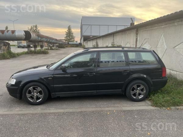 Volkswagen Passat B5 1998 in Kraslava on AUTOMOTO.COM.LV Black Volkswagen Passat B5 1998 in Kraslava, with an engine capacity of 1.90 L and mileage of 387 thousand km for 1650 €, photo 3 on AUTOMOTO.COM.LV