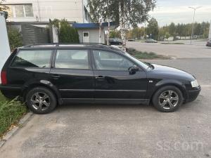 Black Volkswagen Passat B5 1998 in Kraslava, with an engine capacity of 1.90 L and mileage of 387 thousand km for 1650 €, photo 4 on AUTOMOTO.COM.LV