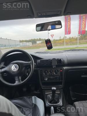 Black Volkswagen Passat B5 1998 in Kraslava, with an engine capacity of 1.90 L and mileage of 387 thousand km for 1650 €, photo 8 on AUTOMOTO.COM.LV