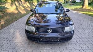 Melns Volkswagen Passat B5 1999 Ogre, ar dzinēja tilpumu 1.90 L un nobraukumu 325 tūkst. km par 2350 €, foto  vietnē AUTOMOTO.COM.LV