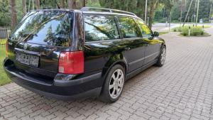 Melns Volkswagen Passat B5 1999 Ogre, ar dzinēja tilpumu 1.90 L un nobraukumu 325 tūkst. km par 2350 €, foto 12 vietnē AUTOMOTO.COM.LV