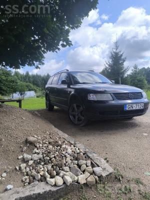 Melns Volkswagen Passat B5 1999 Rēzekne, ar dzinēja tilpumu 1.90 L un nobraukumu 377 tūkst. km par 1200 €, foto  vietnē AUTOMOTO.COM.LV