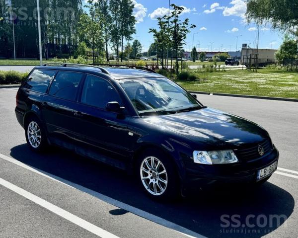 Черный Фольксваген Пассат Б5 2000 в Рига, объемом двигателя 2.50 л и пробегом 408 тыс. км за 1000 €, фото 1 на AUTOMOTO.COM.LV