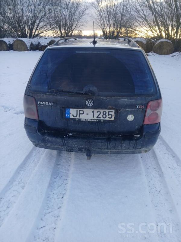Melns Volkswagen Passat B5 2001 Rēzekne, ar dzinēja tilpumu 1.90 L un nobraukumu 393 tūkst. km par 450 €, foto 4 vietnē AUTOMOTO.COM.LV