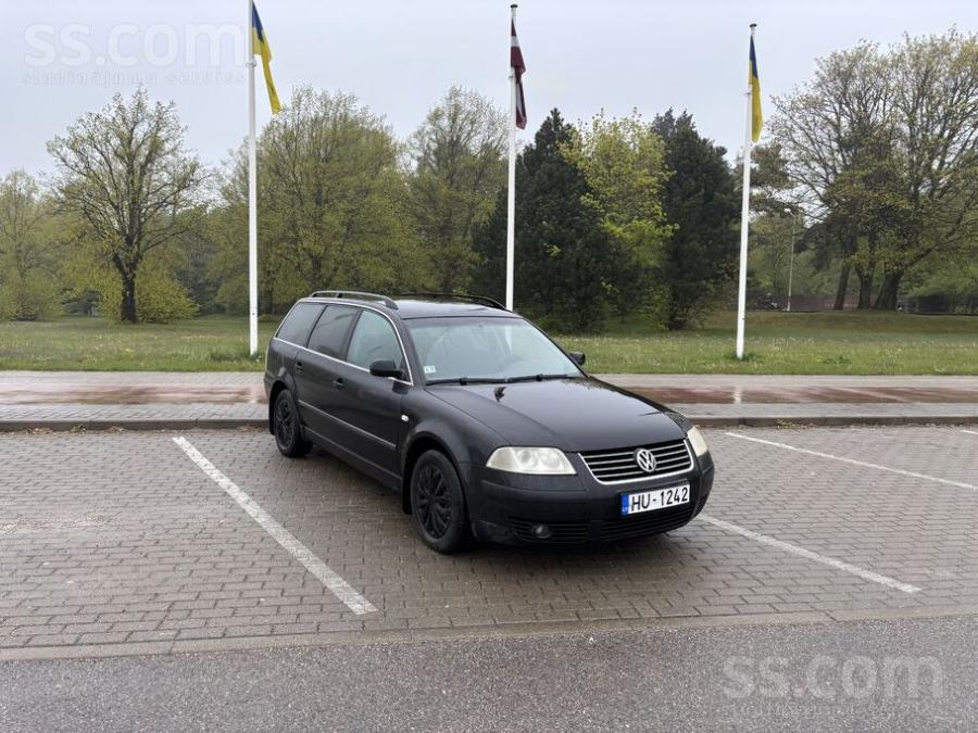 Black Volkswagen Passat B5 2002 in Liepaja, with an engine capacity of 1.90 L and mileage of 315 thousand km for 1030 €, photo 2 on AUTOMOTO.COM.LV