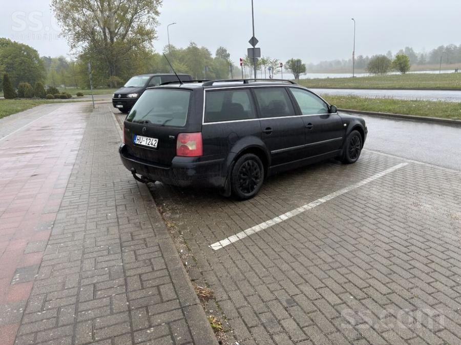 Black Volkswagen Passat B5 2002 in Liepaja, with an engine capacity of 1.90 L and mileage of 315 thousand km for 1030 €, photo 3 on AUTOMOTO.COM.LV